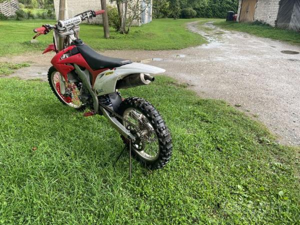 Хонда CRF 250R 2010 в Талси, объемом двигателя 0.25 л и пробегом 0 тыс. км за 2100 €, фото 3 на AUTOMOTO.COM.LV