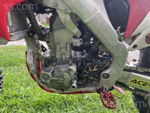 Honda CRF 250R 2010 in Talsi, with an engine capacity of 0.25 L and mileage of 0 thousand km for 2100 €, photo 6 on AUTOMOTO.COM.LV