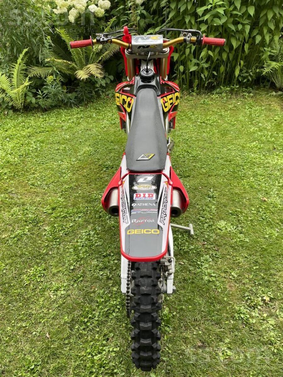 Honda CRF 250R 2010 in Riga, with an engine capacity of 0.25 L and mileage of 0 thousand km for 3500 €, photo 3 on AUTOMOTO.COM.LV
