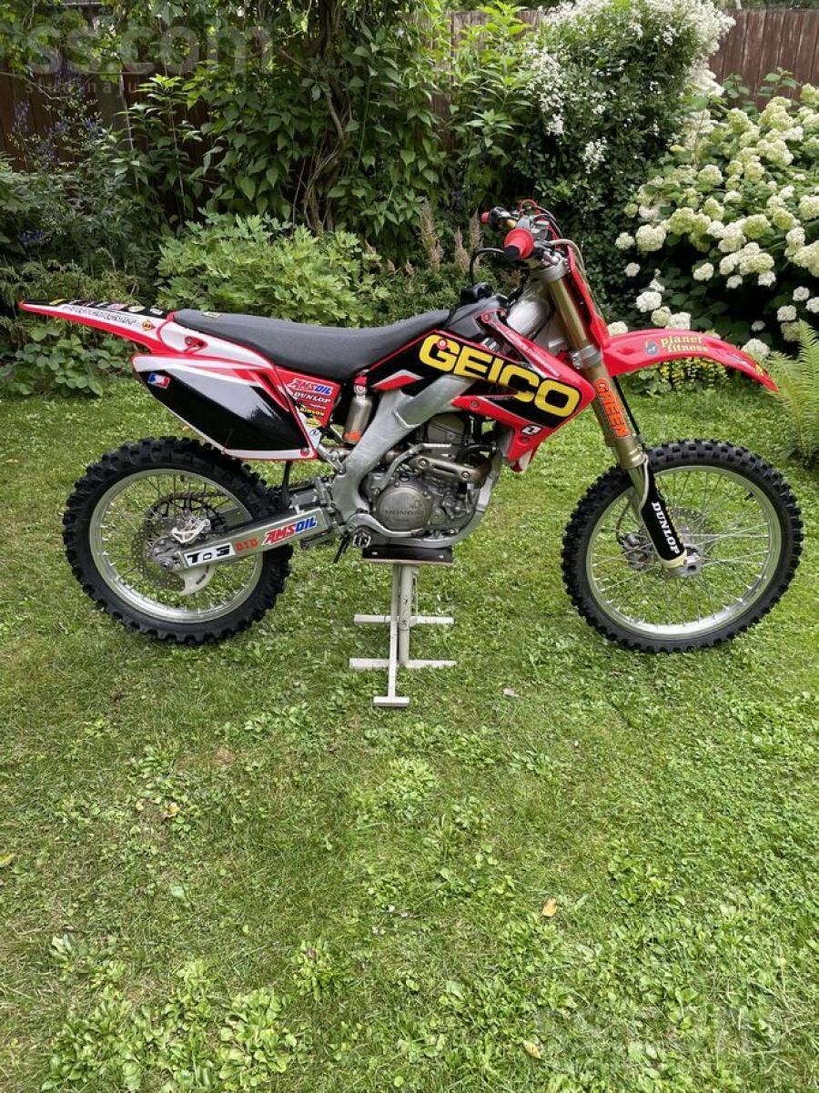 Honda CRF 250R 2010 in Riga, with an engine capacity of 0.25 L and mileage of 0 thousand km for 3500 €, photo 4 on AUTOMOTO.COM.LV