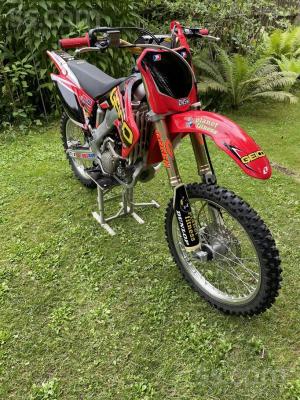 Honda CRF 250R 2010 in Riga, with an engine capacity of 0.25 L and mileage of 0 thousand km for 3500 €, photo 6 on AUTOMOTO.COM.LV