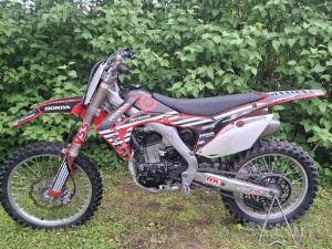 Honda CRF 250R 2016 in Valmiera, with an engine capacity of 0.25 L and mileage of 0 thousand km for 2950 €, photo 3 on AUTOMOTO.COM.LV
