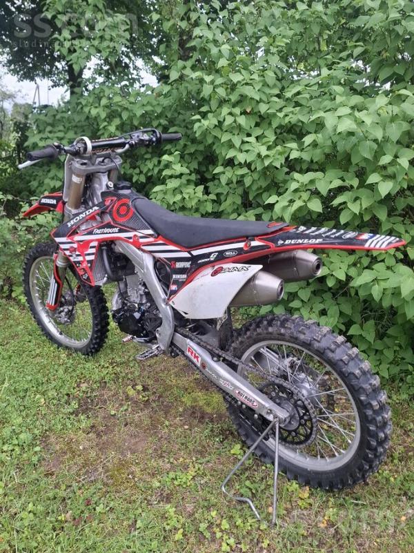 Хонда CRF 250R 2016 в Валмиера, объемом двигателя 0.25 л и пробегом 0 тыс. км за 2950 €, фото 3 на AUTOMOTO.COM.LV