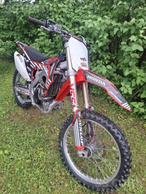 Honda CRF 250R 2016 in Valmiera, with an engine capacity of 0.25 L and mileage of 0 thousand km for 2950 €, photo 5 on AUTOMOTO.COM.LV