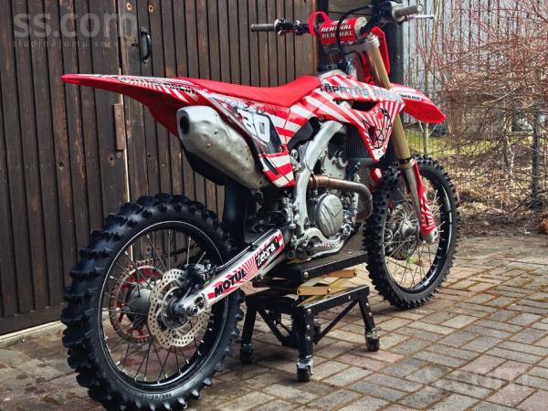Хонда CRF 250R 2022 в Рига, объемом двигателя 0.25 л и пробегом 0 тыс. км за 4550 €, фото 3 на AUTOMOTO.COM.LV