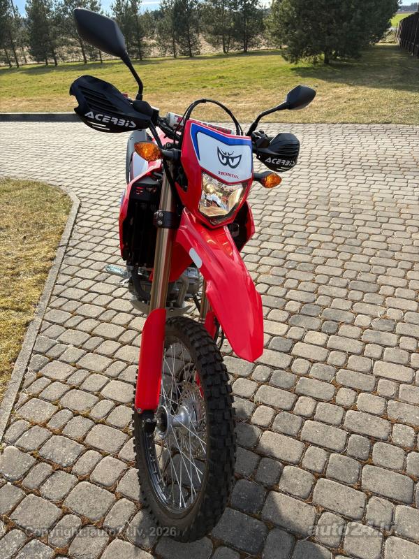 Black Honda CRF 300 2021 in Tallinn, with an engine capacity of 0.29 L and mileage of 982 thousand km for 5200 €, photo 1 on AUTOMOTO.COM.LV