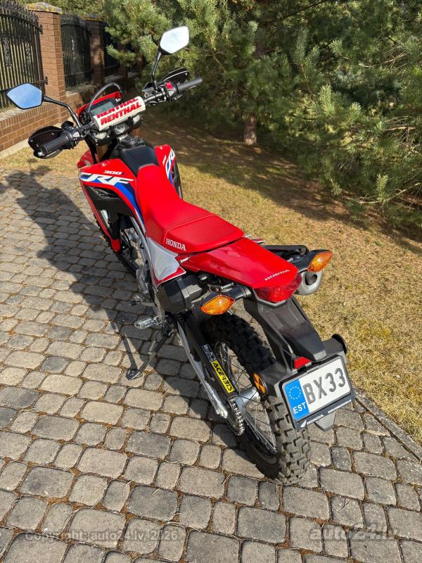 Black Honda CRF 300 2021 in Tallinn, with an engine capacity of 0.29 L and mileage of 982 thousand km for 5200 €, photo 5 on AUTOMOTO.COM.LV