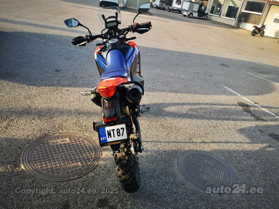 Melns Honda CRF 300 2025 Tartu, ar dzinēja tilpumu 0.29 L un nobraukumu 1 tūkst. km par 6200 €, foto 2 vietnē AUTOMOTO.COM.LV