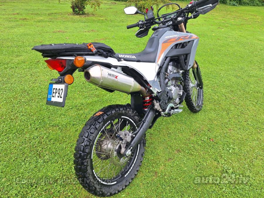 Grey Honda CRF 300 2023 in Valga, with an engine capacity of 0.30 L and mileage of 5 thousand km for 3800 €, photo 3 on AUTOMOTO.COM.LV