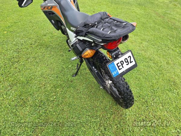 Grey Honda CRF 300 2023 in Valga, with an engine capacity of 0.30 L and mileage of 5 thousand km for 3800 €, photo 3 on AUTOMOTO.COM.LV