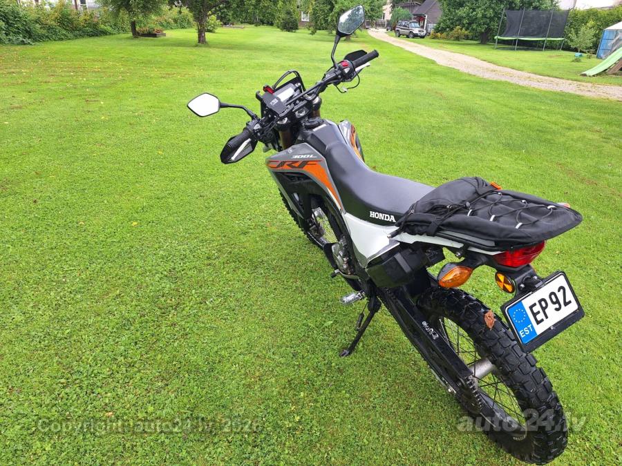 Grey Honda CRF 300 2023 in Valga, with an engine capacity of 0.30 L and mileage of 5 thousand km for 3800 €, photo 5 on AUTOMOTO.COM.LV