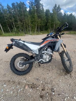 Grey Honda CRF 300 2024 in Tallinn, with an engine capacity of 0.29 L and mileage of 10 thousand km for 4200 €, photo 3 on AUTOMOTO.COM.LV