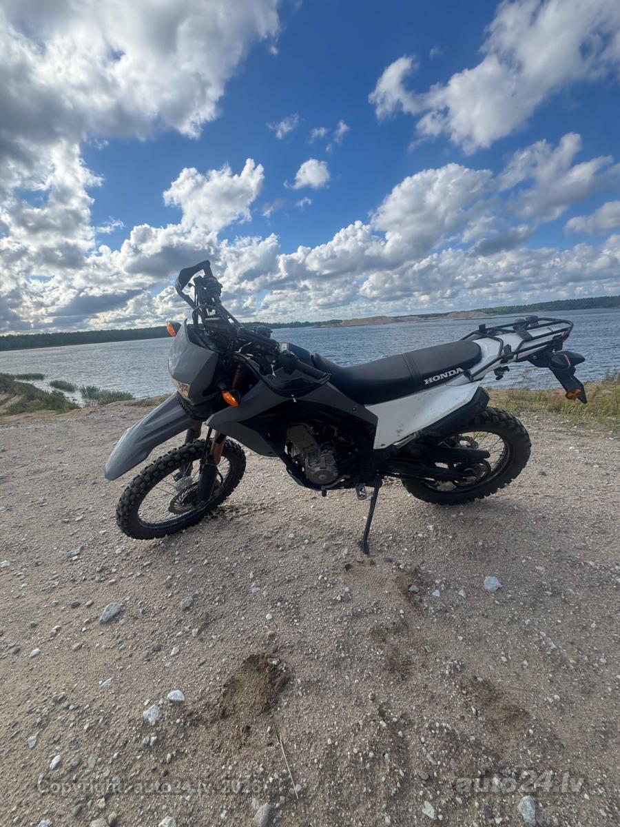 Grey Honda CRF 300 2024 in Tallinn, with an engine capacity of 0.29 L and mileage of 10 thousand km for 4200 €, photo 4 on AUTOMOTO.COM.LV