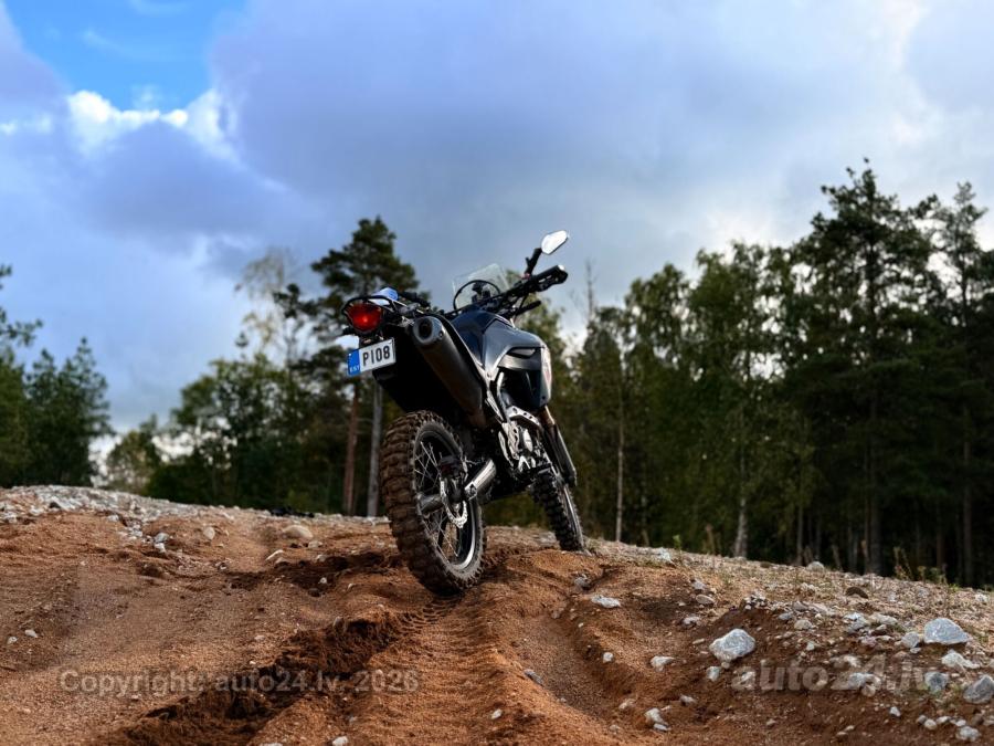 Grey Honda CRF 300 2025 in Tallinn, with an engine capacity of 0.29 L and mileage of 8 thousand km for 6750 €, photo 5 on AUTOMOTO.COM.LV