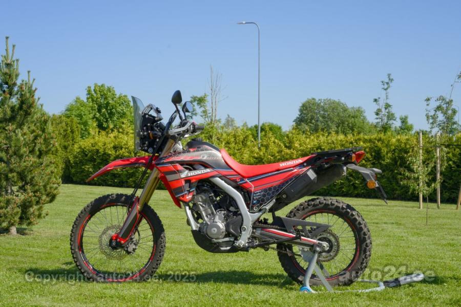 Red Honda CRF 300 2024 in Tallinn, with an engine capacity of 0.29 L and mileage of 3 thousand km for 6099 €, photo 3 on AUTOMOTO.COM.LV