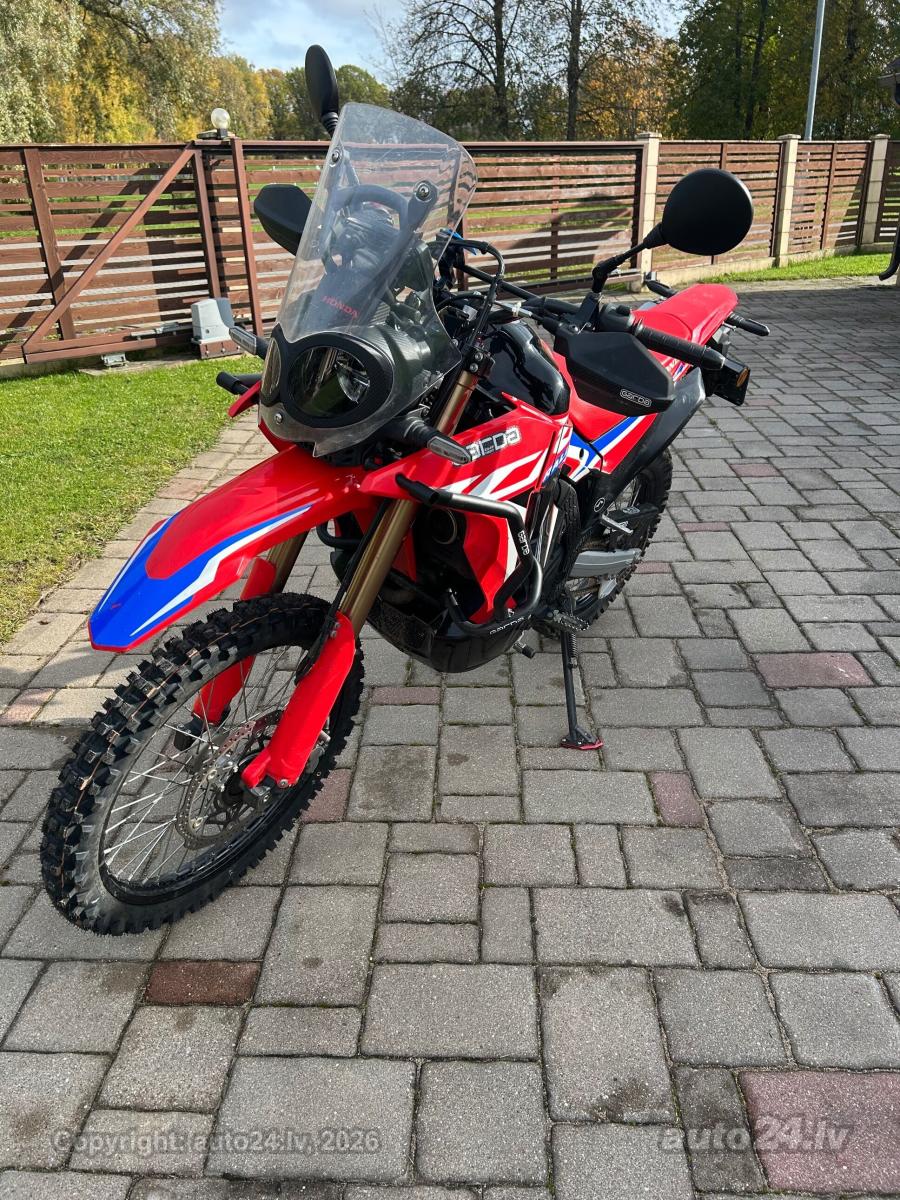 Sarkans Honda CRF 300 2024 Valmiera, ar dzinēja tilpumu 0.29 L un nobraukumu 10 tūkst. km par 5500 €, foto 1 vietnē AUTOMOTO.COM.LV