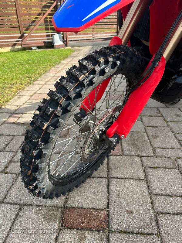 Sarkans Honda CRF 300 2024 Valmiera, ar dzinēja tilpumu 0.29 L un nobraukumu 10 tūkst. km par 5500 €, foto 3 vietnē AUTOMOTO.COM.LV