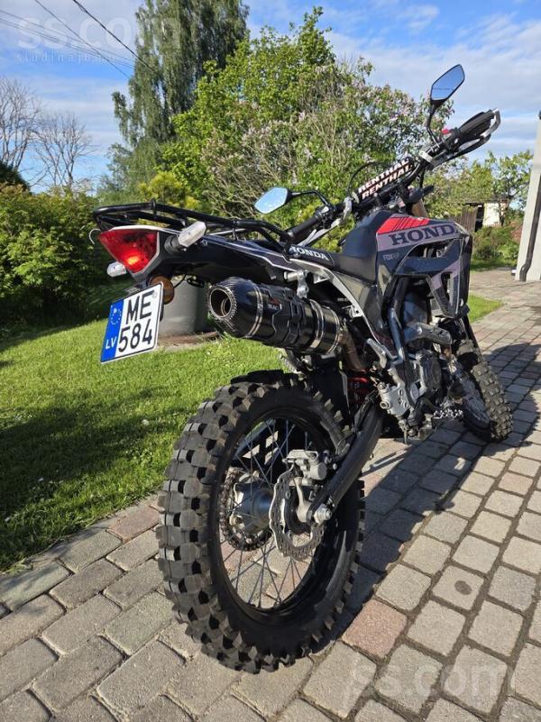 Honda CRF 300L 2024 Rīga, ar dzinēja tilpumu 0.30 L un nobraukumu 0 tūkst. km par 5900 €, foto 4 vietnē AUTOMOTO.COM.LV