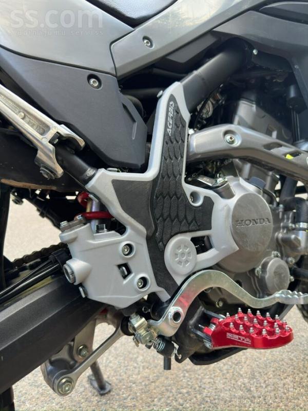 Honda CRF 300L 2025 Rīga, ar dzinēja tilpumu 0.30 L un nobraukumu 0 tūkst. km par 5900 €, foto 6 vietnē AUTOMOTO.COM.LV