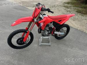Honda CRF 450 2026 in Ogre, with an engine capacity of 0.45 L and mileage of 0 thousand km for 5500 €, photo 3 on AUTOMOTO.COM.LV