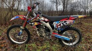 Хонда CRF 450R 2005 в Вентспилс, объемом двигателя 0.45 л и пробегом 0 тыс. км за 2000 €, фото  на AUTOMOTO.COM.LV
