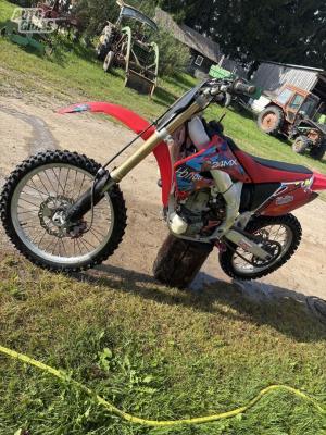Honda CRF 450R 2005 in Telschi, with an engine capacity of 0.45 L and mileage of 0 thousand km for 2150 €, photo 6 on AUTOMOTO.COM.LV