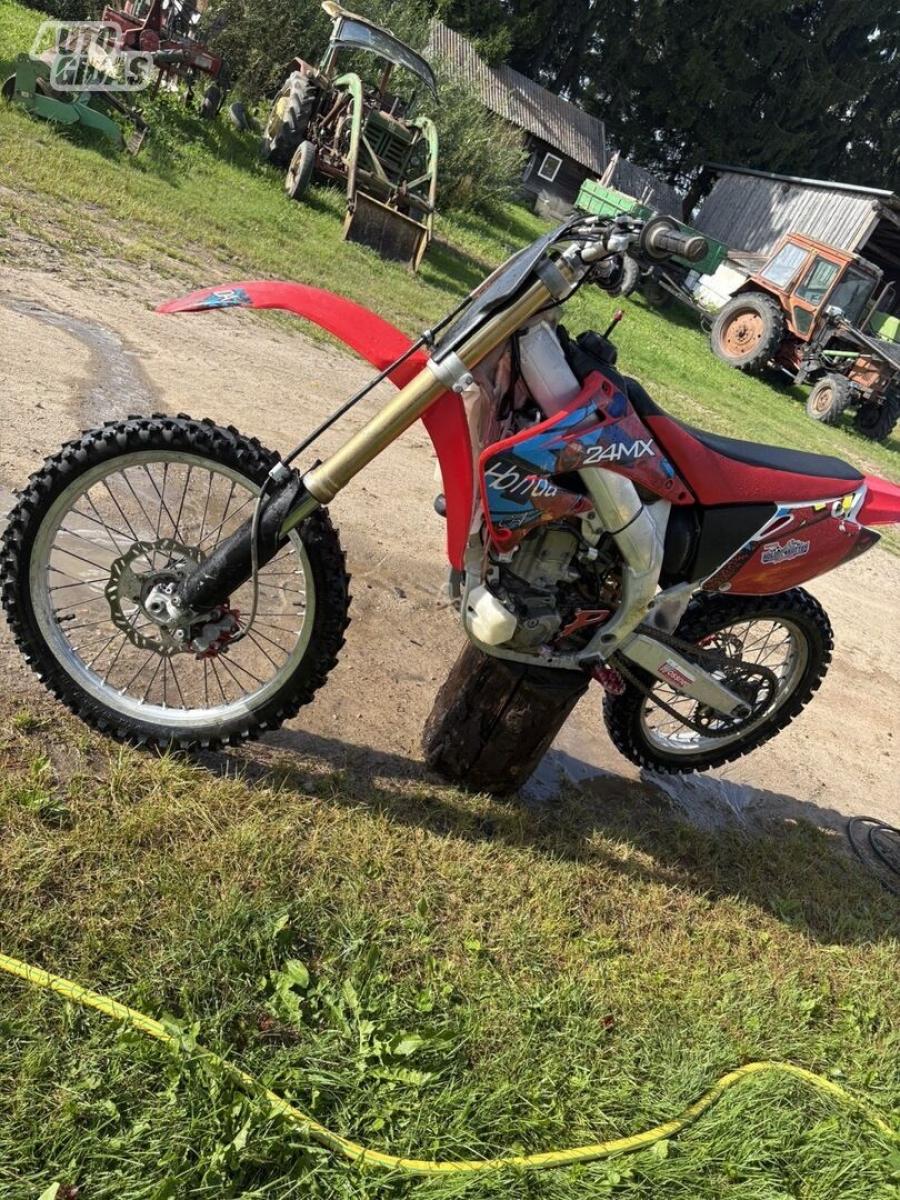 Honda CRF 450R 2005 in Telschi, with an engine capacity of 0.45 L and mileage of 0 thousand km for 2150 €, photo 6 on AUTOMOTO.COM.LV