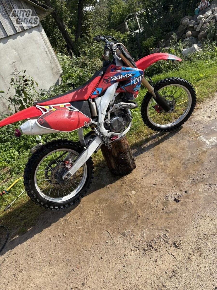 Honda CRF 450R 2005 in Telschi, with an engine capacity of 0.45 L and mileage of 0 thousand km for 2150 €, photo 7 on AUTOMOTO.COM.LV