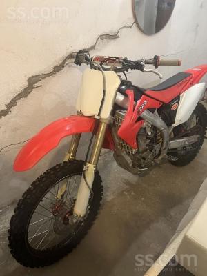 Хонда CRF 450R 2007 в Рига, объемом двигателя 0.45 л и пробегом 0 тыс. км за 2050 €, фото  на AUTOMOTO.COM.LV