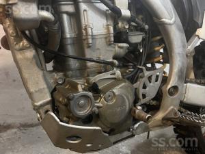 Хонда CRF 450R 2007 в Рига, объемом двигателя 0.45 л и пробегом 0 тыс. км за 2050 €, фото 3 на AUTOMOTO.COM.LV
