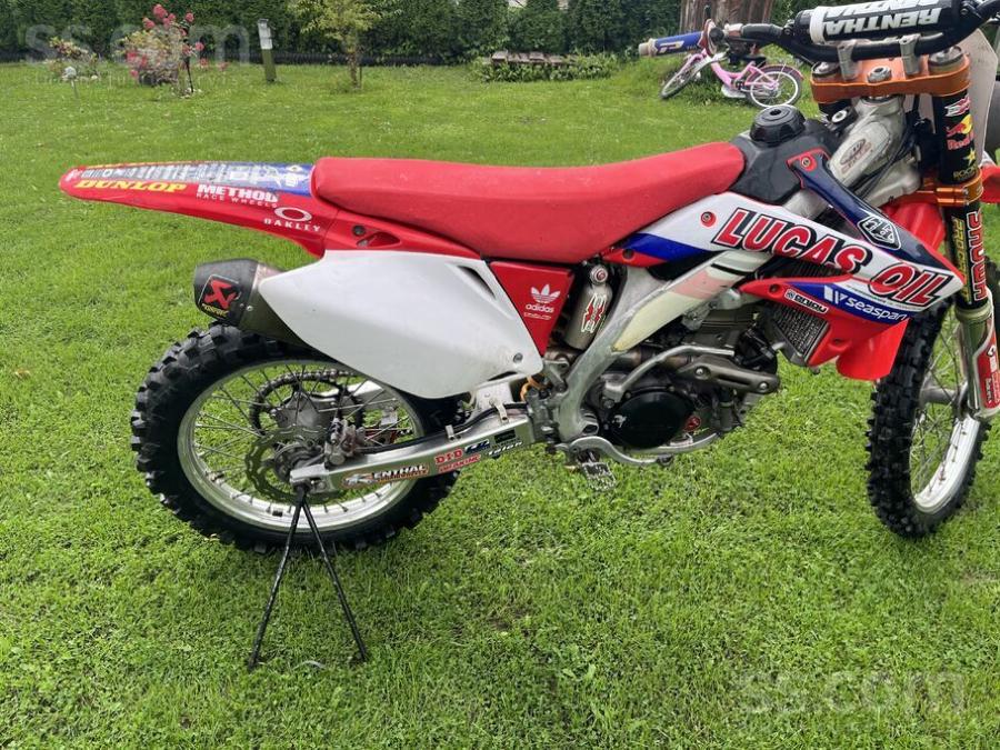 Хонда CRF 450R 2008 в Елгава, объемом двигателя 0.45 л и пробегом 0 тыс. км за 2200 €, фото 5 на AUTOMOTO.COM.LV