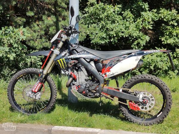 Хонда CRF 450R 2009 в Вильнюс, объемом двигателя 0.45 л и пробегом 0 тыс. км за 4999 €, фото 2 на AUTOMOTO.COM.LV
