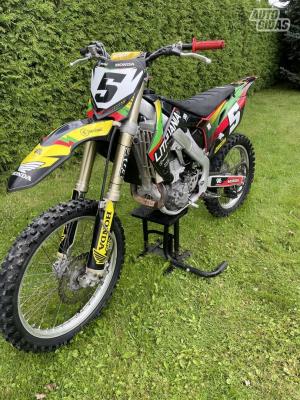 Honda CRF 450R 2010 in Pasvalys, with an engine capacity of 0.45 L and mileage of 0 thousand km for 2200 €, photo 3 on AUTOMOTO.COM.LV