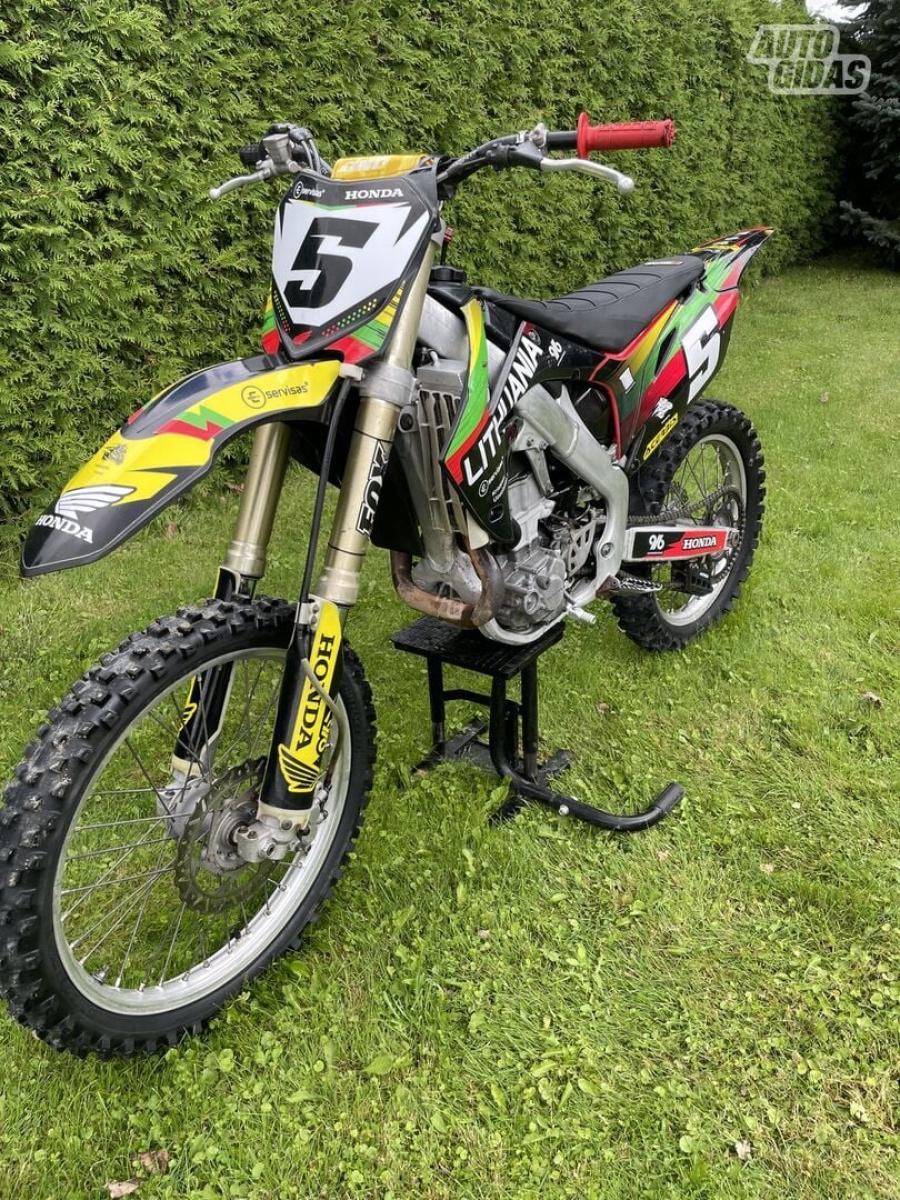 Honda CRF 450R 2010 in Pasvalys, with an engine capacity of 0.45 L and mileage of 0 thousand km for 2200 €, photo 3 on AUTOMOTO.COM.LV