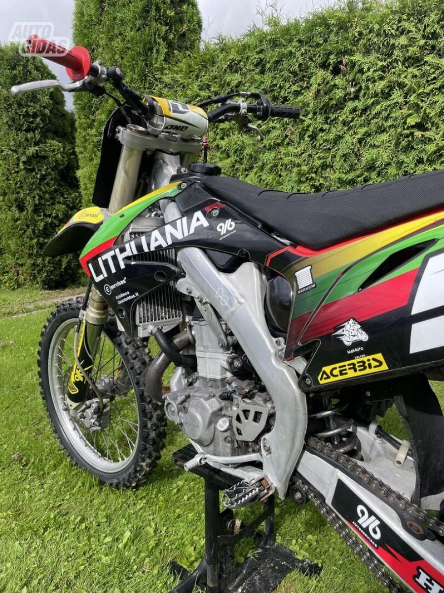 Honda CRF 450R 2010 in Pasvalys, with an engine capacity of 0.45 L and mileage of 0 thousand km for 2200 €, photo 5 on AUTOMOTO.COM.LV