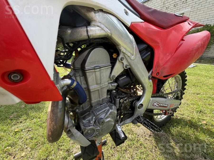 Honda CRF 450R 2013 in Ventspils, with an engine capacity of 0.45 L and mileage of 0 thousand km for 2100 €, photo 5 on AUTOMOTO.COM.LV
