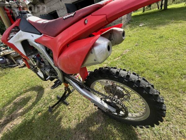 Хонда CRF 450R 2013 в Вентспилс на AUTOMOTO.COM.LV Хонда CRF 450R 2013 в Вентспилс, объемом двигателя 0.45 л и пробегом 0 тыс. км за 2100 €, фото 6 на AUTOMOTO.COM.LV