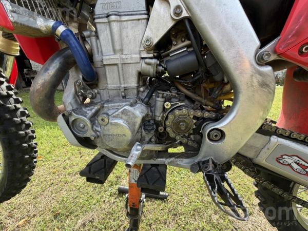 Хонда CRF 450R 2013 в Вентспилс на AUTOMOTO.COM.LV Хонда CRF 450R 2013 в Вентспилс, объемом двигателя 0.45 л и пробегом 0 тыс. км за 2100 €, фото 7 на AUTOMOTO.COM.LV