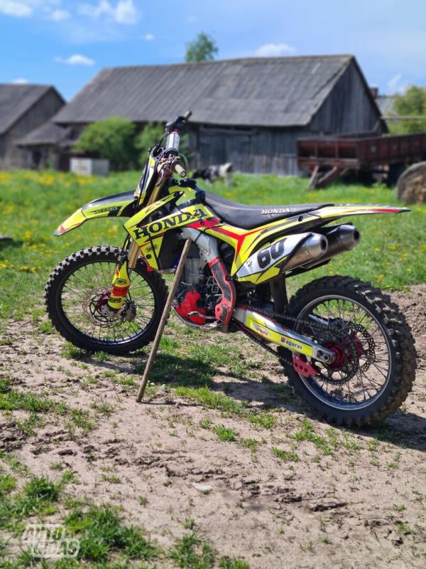 Хонда CRF 450R 2016 в Шилуте, объемом двигателя 0.45 л и пробегом 0 тыс. км за 2600 €, фото 2 на AUTOMOTO.COM.LV