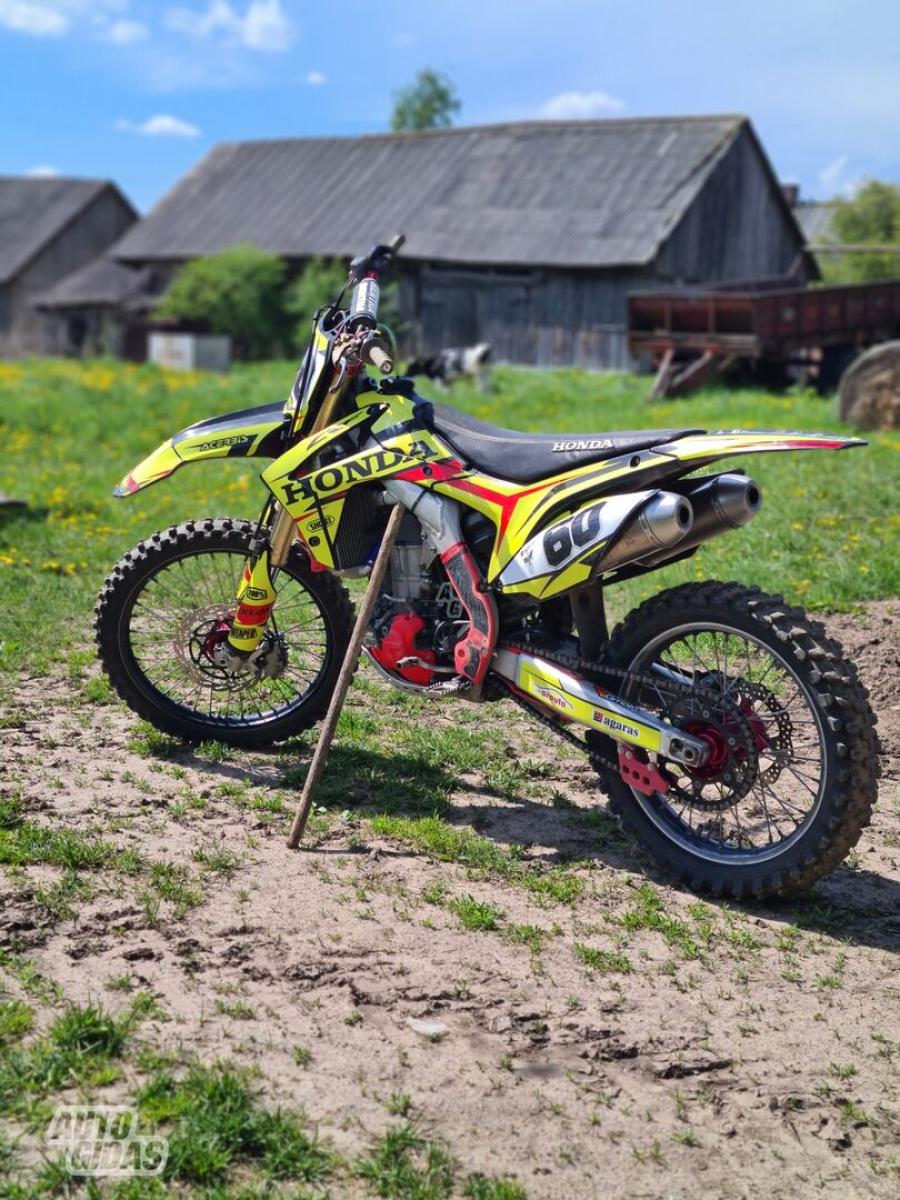 Хонда CRF 450R 2016 в Шилуте, объемом двигателя 0.45 л и пробегом 0 тыс. км за 2600 €, фото 3 на AUTOMOTO.COM.LV