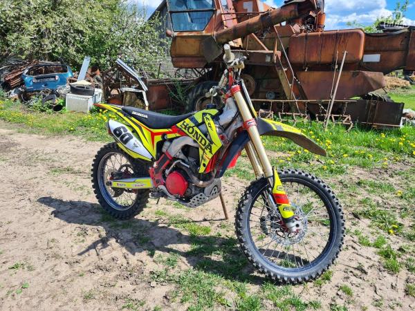 Хонда CRF 450R 2016 в Шилуте, объемом двигателя 0.45 л и пробегом 0 тыс. км за 2600 €, фото 4 на AUTOMOTO.COM.LV
