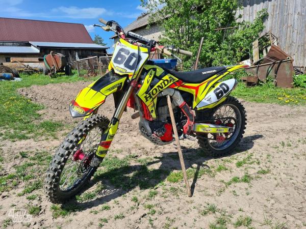 Хонда CRF 450R 2016 в Шилуте, объемом двигателя 0.45 л и пробегом 0 тыс. км за 2600 €, фото 5 на AUTOMOTO.COM.LV