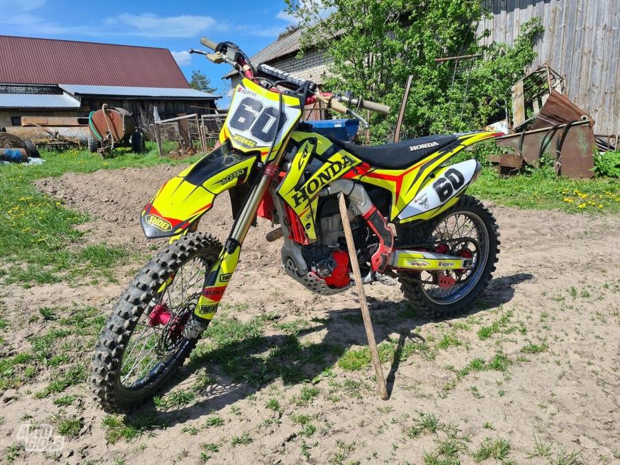 Хонда CRF 450R 2016 в Шилуте, объемом двигателя 0.45 л и пробегом 0 тыс. км за 2600 €, фото 6 на AUTOMOTO.COM.LV