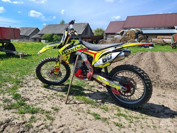 Хонда CRF 450R 2016 в Шилуте, объемом двигателя 0.45 л и пробегом 0 тыс. км за 2600 €, фото 6 на AUTOMOTO.COM.LV