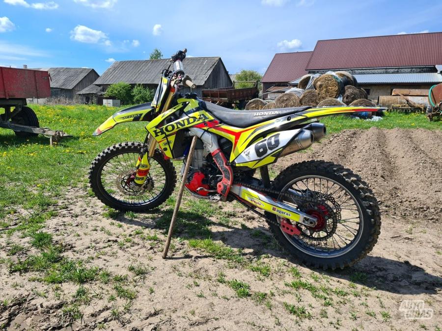Хонда CRF 450R 2016 в Шилуте, объемом двигателя 0.45 л и пробегом 0 тыс. км за 2600 €, фото 7 на AUTOMOTO.COM.LV