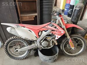 Honda CRF 450R 2016 in Cesis, with an engine capacity of 0.45 L and mileage of 0 thousand km for 950 €, photo  on AUTOMOTO.COM.LV