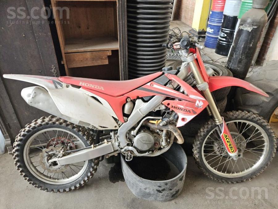 Honda CRF 450R 2016 in Cesis, with an engine capacity of 0.45 L and mileage of 0 thousand km for 950 €, photo 1 on AUTOMOTO.COM.LV