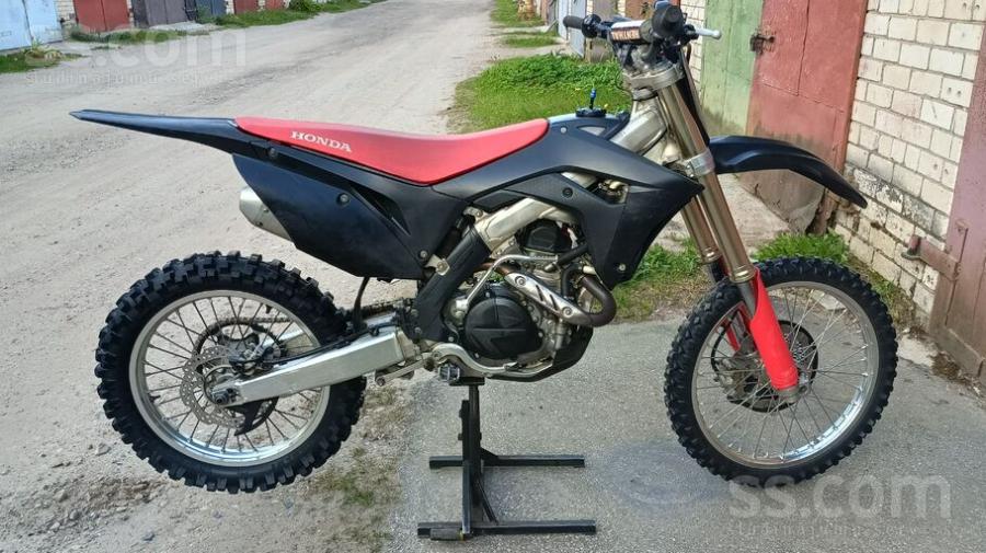 Honda CRF 450R 2017 in Daugavpils, with an engine capacity of 0.45 L and mileage of 0 thousand km for 2900 €, photo 1 on AUTOMOTO.COM.LV