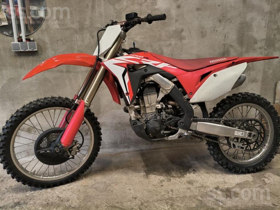 Honda CRF 450R 2017 Daugavpils, ar dzinēja tilpumu 0.45 L un nobraukumu 0 tūkst. km par 2500 €, foto 1 vietnē AUTOMOTO.COM.LV