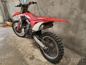 Honda CRF 450R 2017 Daugavpils, ar dzinēja tilpumu 0.45 L un nobraukumu 0 tūkst. km par 2500 €, foto 4 vietnē AUTOMOTO.COM.LV